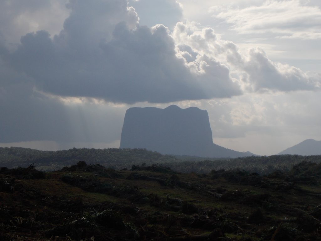 A list of ten great mountain hikes in Kalimantan, Sabah and Sarawak ...